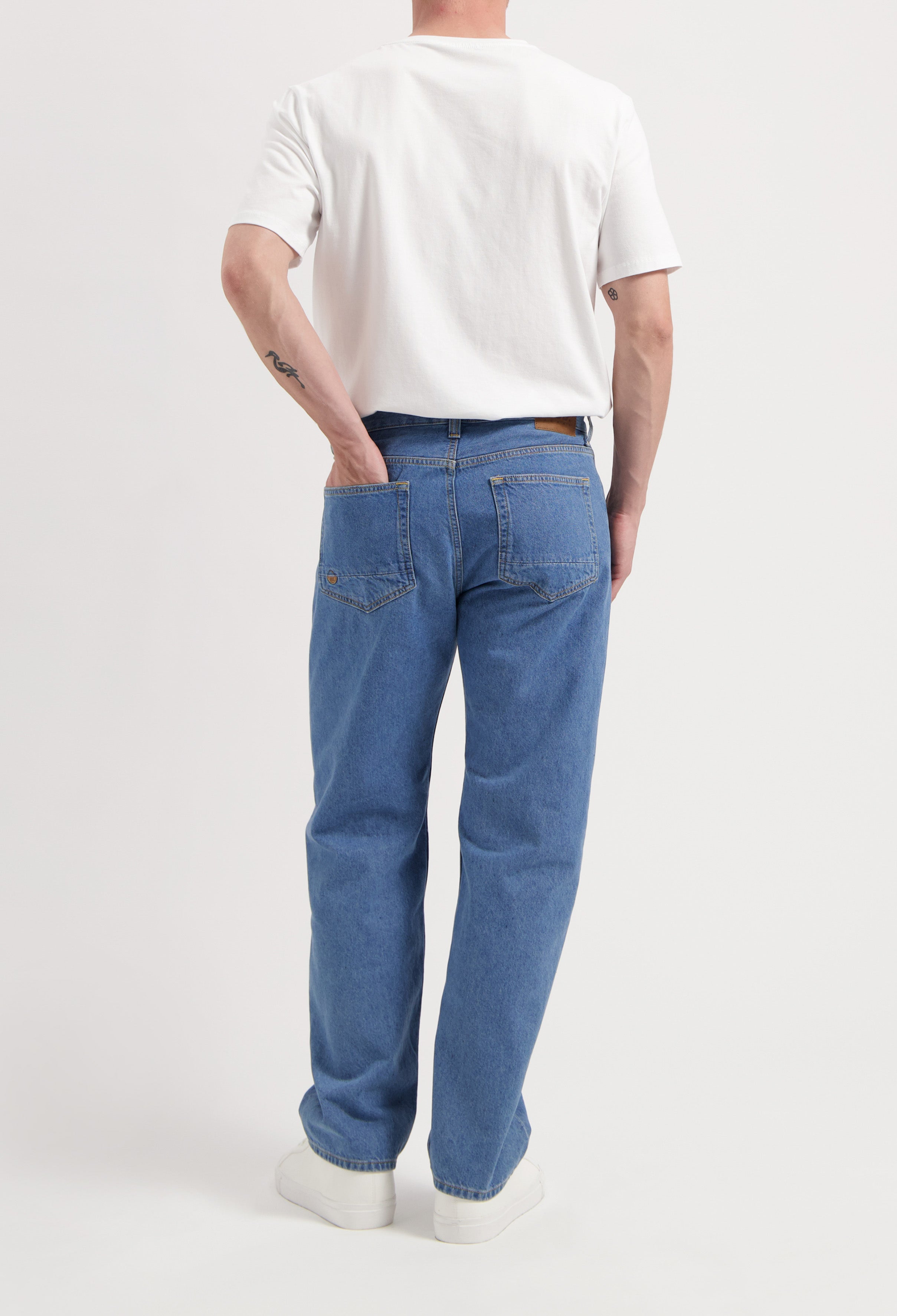 Tapered Jeans: What Are They and How Do You Style Them? Find Out Now ...