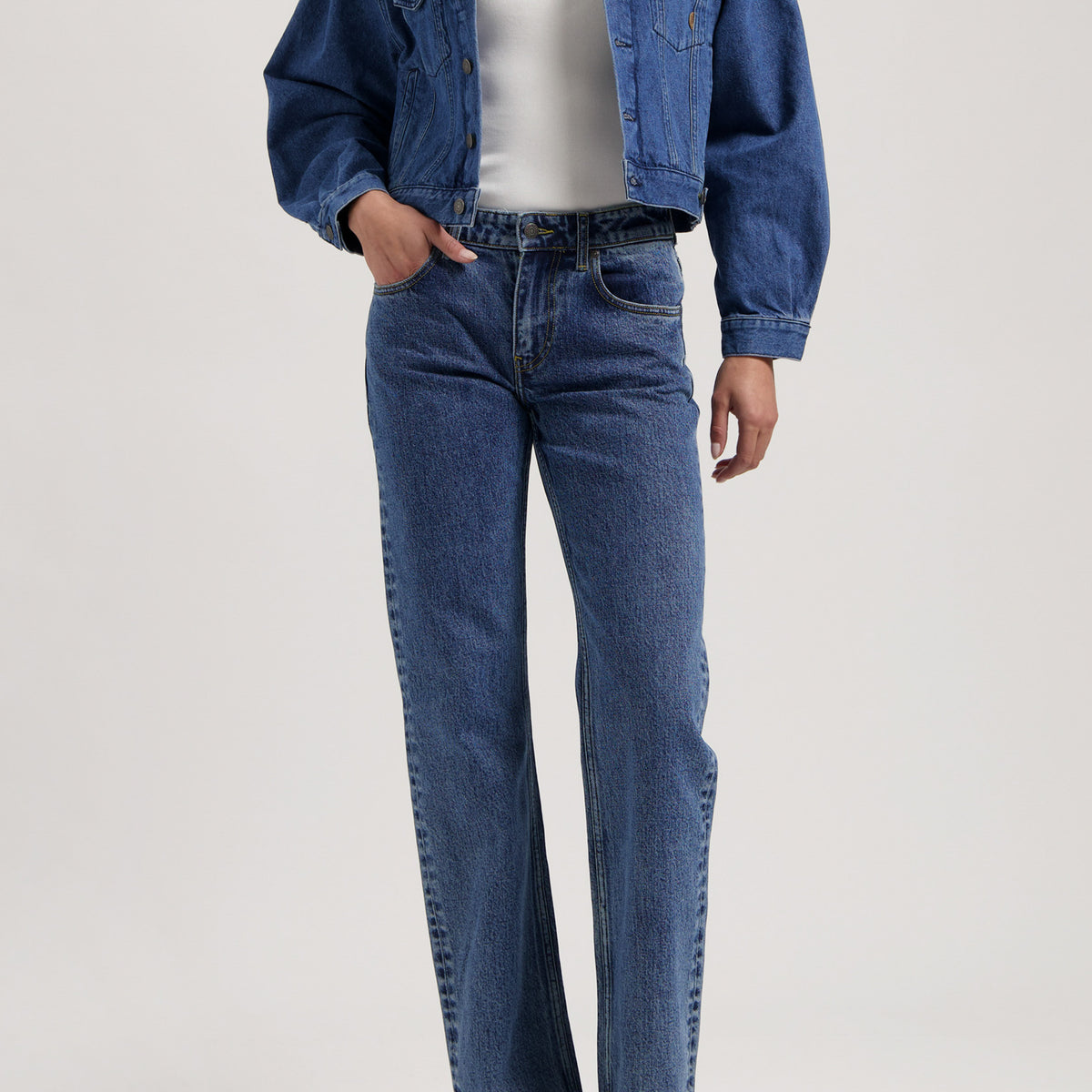 Sustainable jeans | Carry Mid Straight - Stone Vintage | MUD Jeans