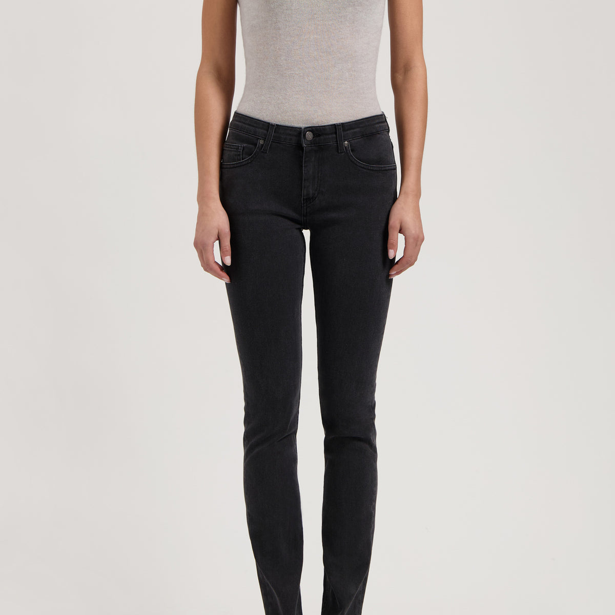 Tapered Jeans What Are They And How Do You Style Them Find Out Now tapered-jeans-what-are-they-and-how-do-you-style-them-find-out-now