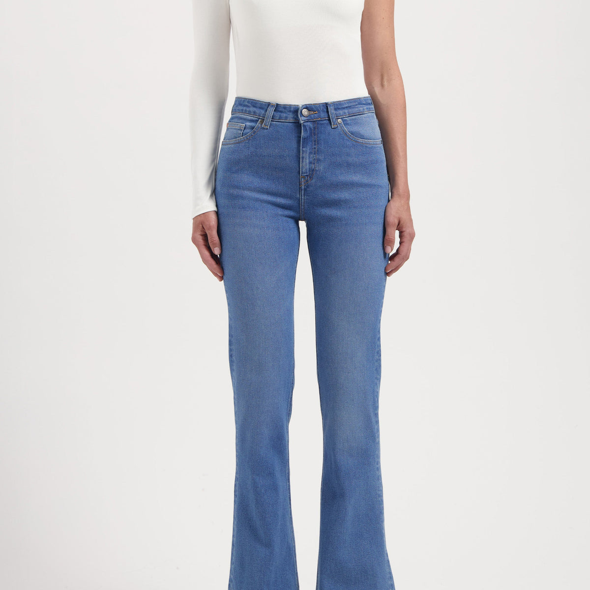 Sustainable Pants | Isy High Flared - Fresh Fade | MUD Jeans